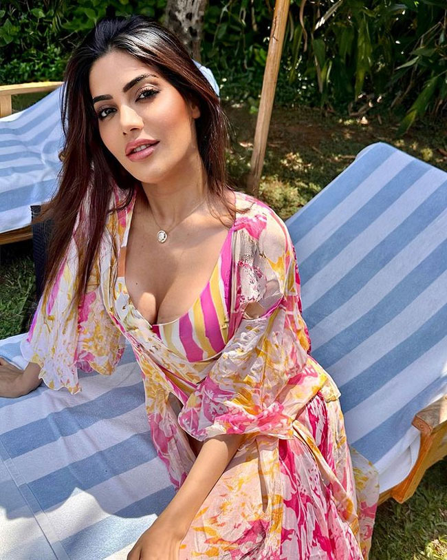 Nikki Tamboli - Discussions - Andhrafriends.com